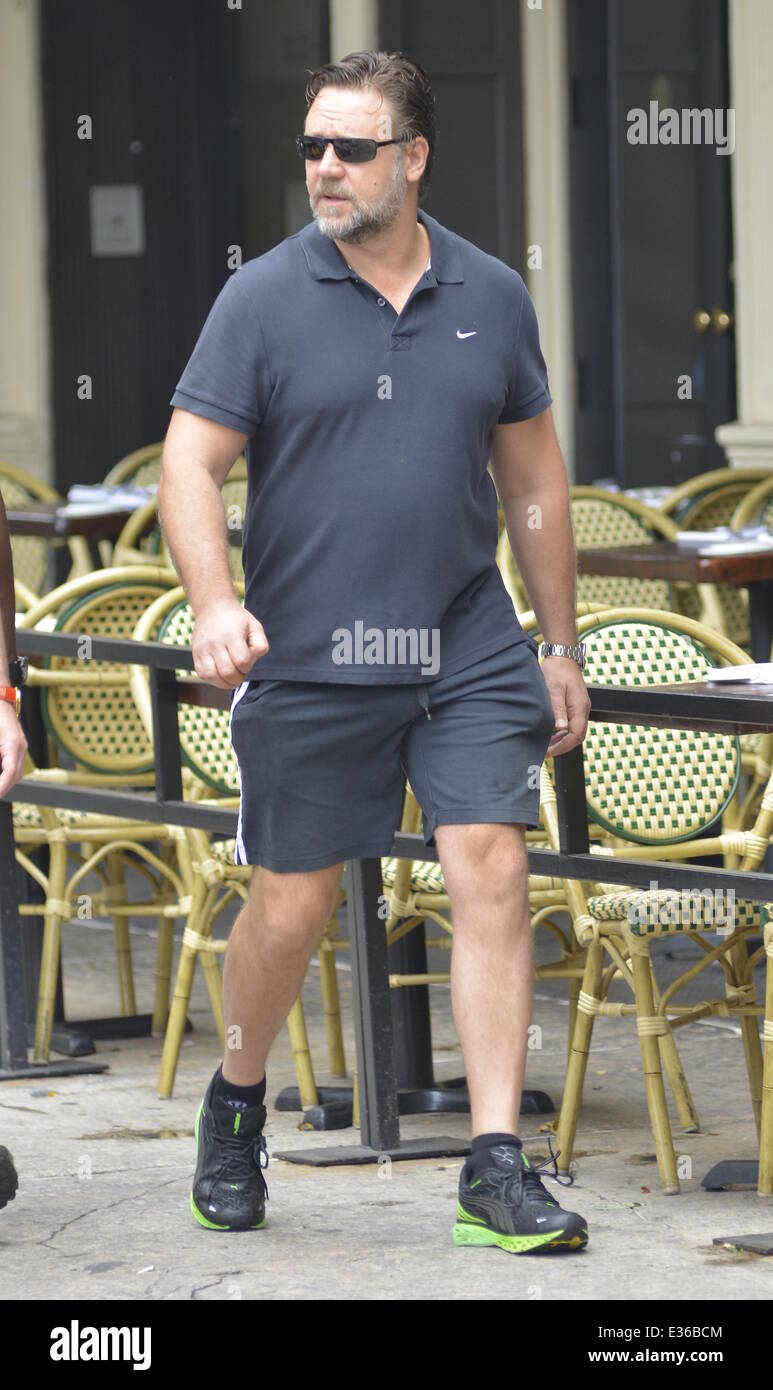 Russell Crowe Shirtless