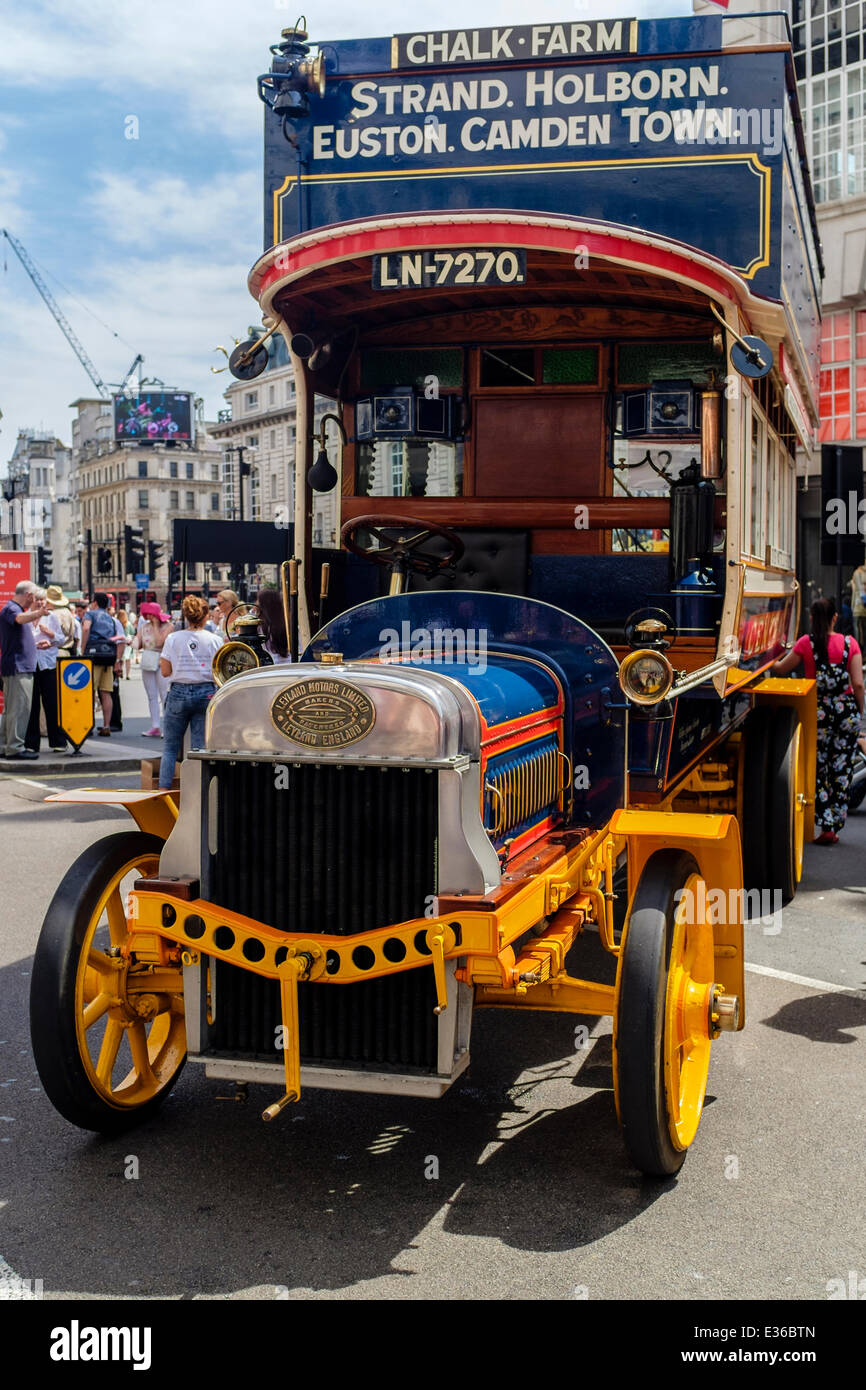 Classic buses hi-res stock photography and images - Alamy