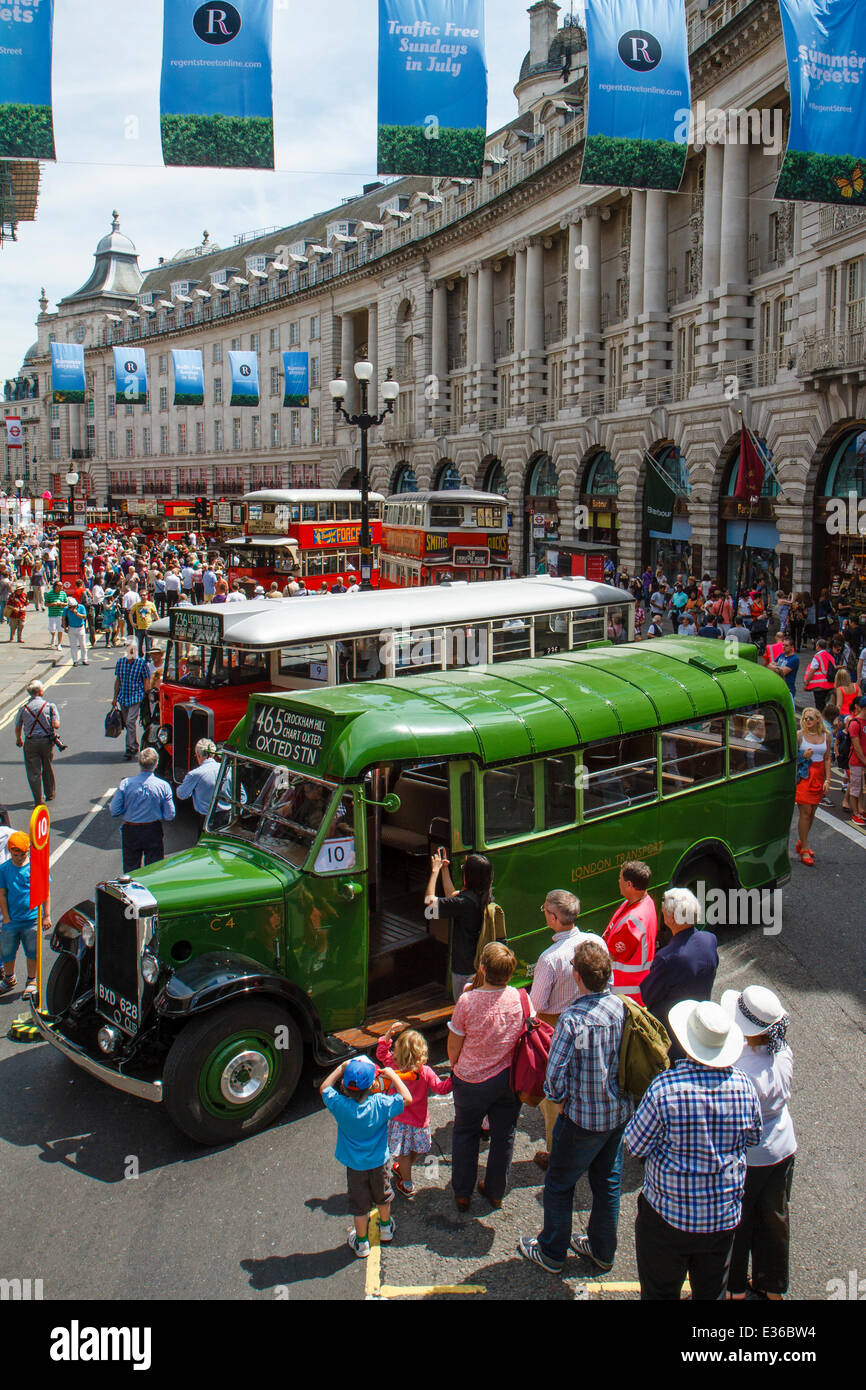 Historic buses hi-res stock photography and images - Alamy