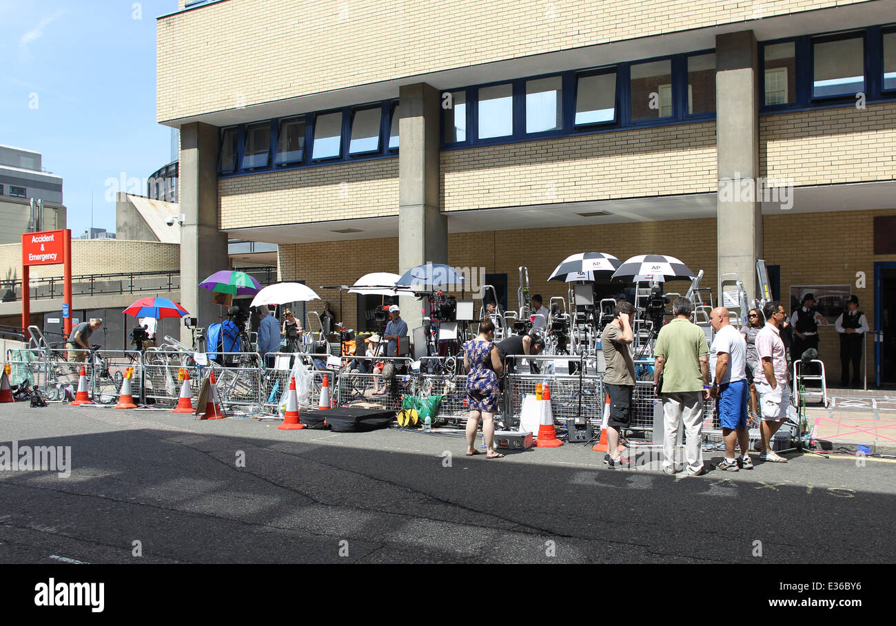Scenes outside The Lindo Wing at St Marys Hospital as the UK prepares ...
