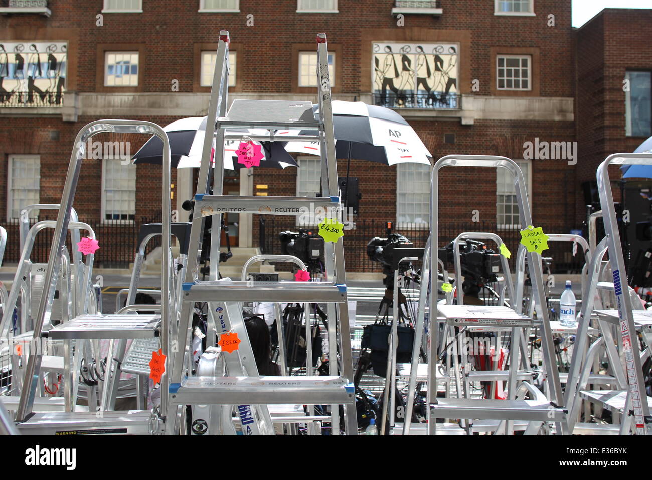 Scenes outside The Lindo Wing at St Marys Hospital as the UK prepares ...