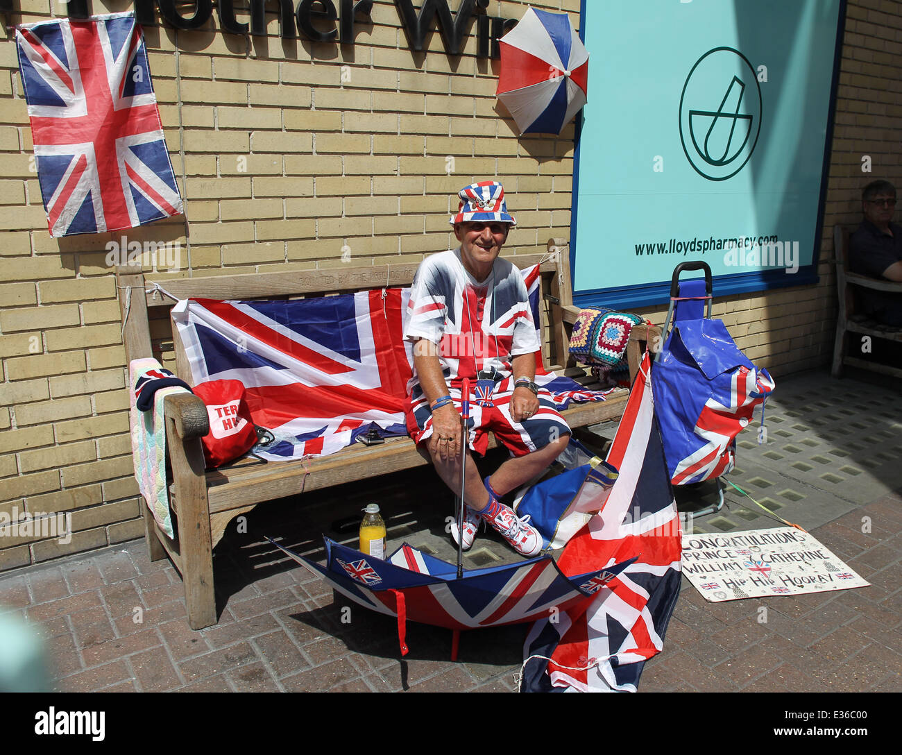 Scenes outside The Lindo Wing at St Marys Hospital as the UK prepares ...