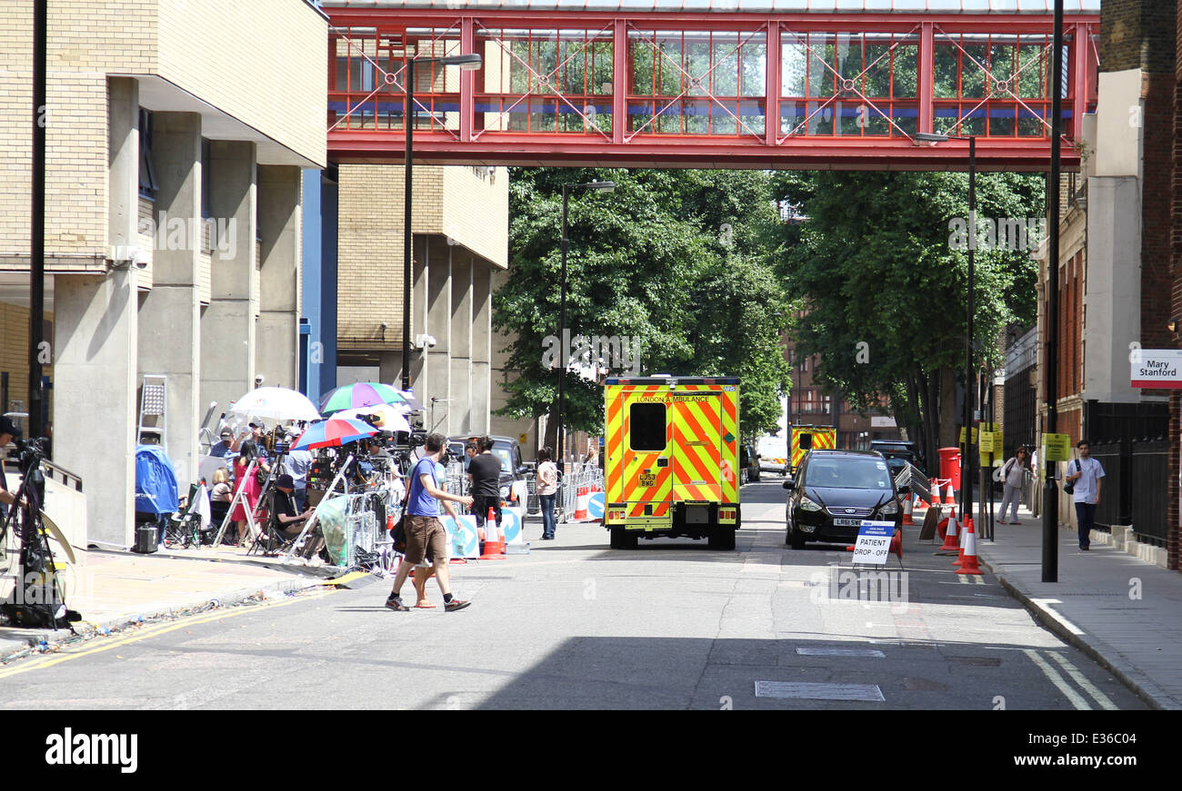 Outside the lindo wing of st marys hospital hi-res stock photography ...