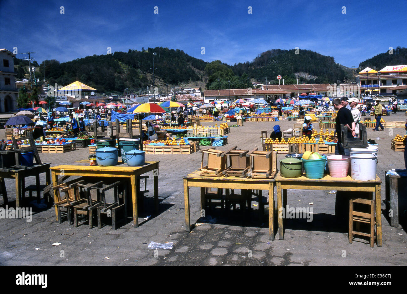 Tzotzil village of san juan chamula hi-res stock photography and images ...