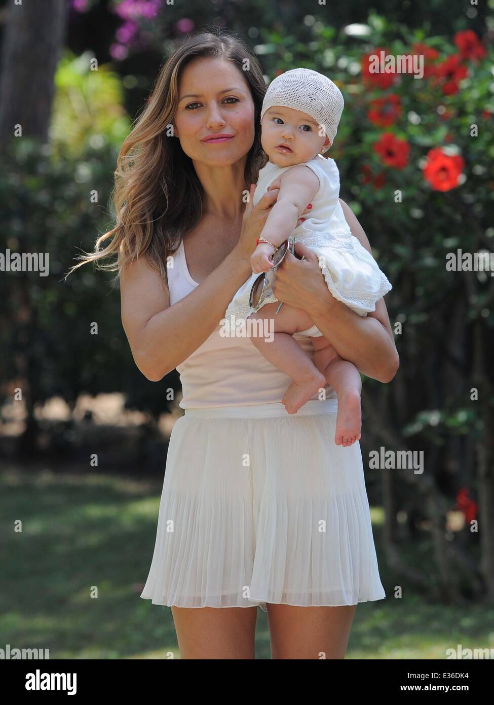 Actress Lola Ponce, her partner Aaron Diaz, and their daughter Erin ...
