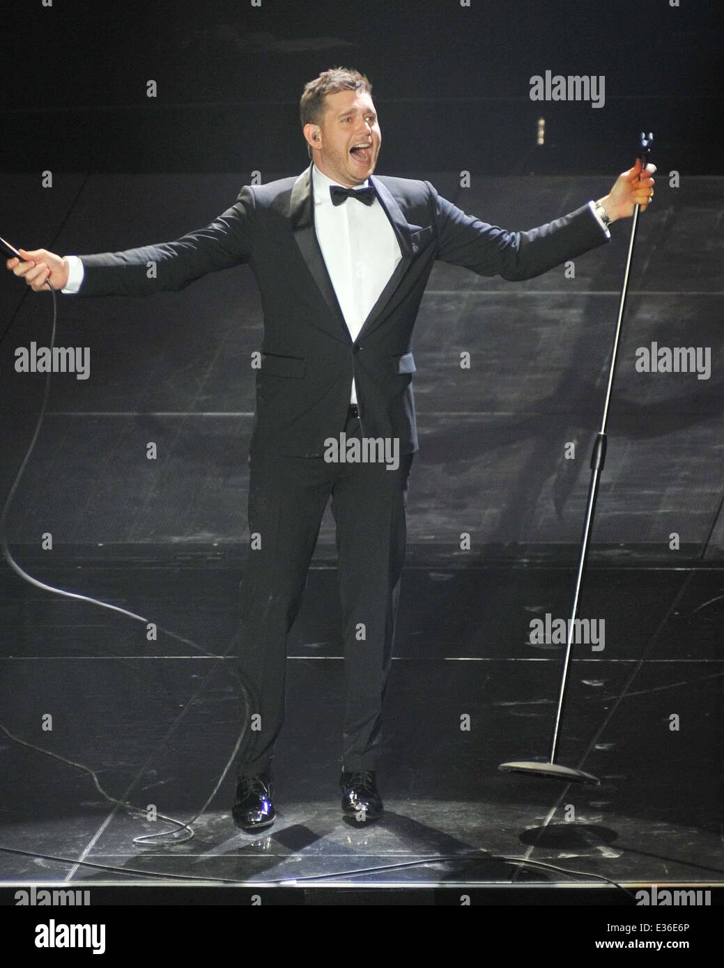 Michael Buble kicks off his tour with a five night sold out performance ...