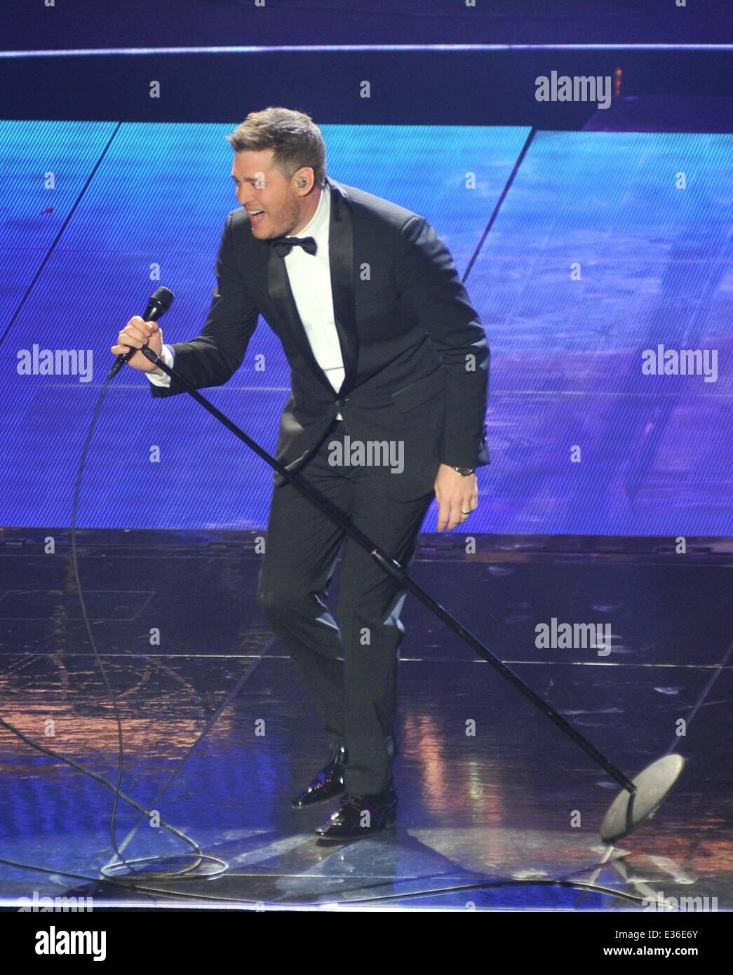 Michael Buble kicks off his tour with a five night sold out performance ...