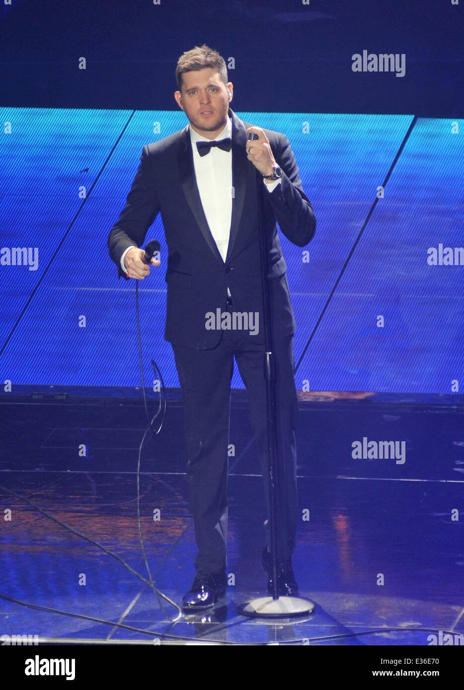 Michael Buble kicks off his tour with a five night sold out performance ...