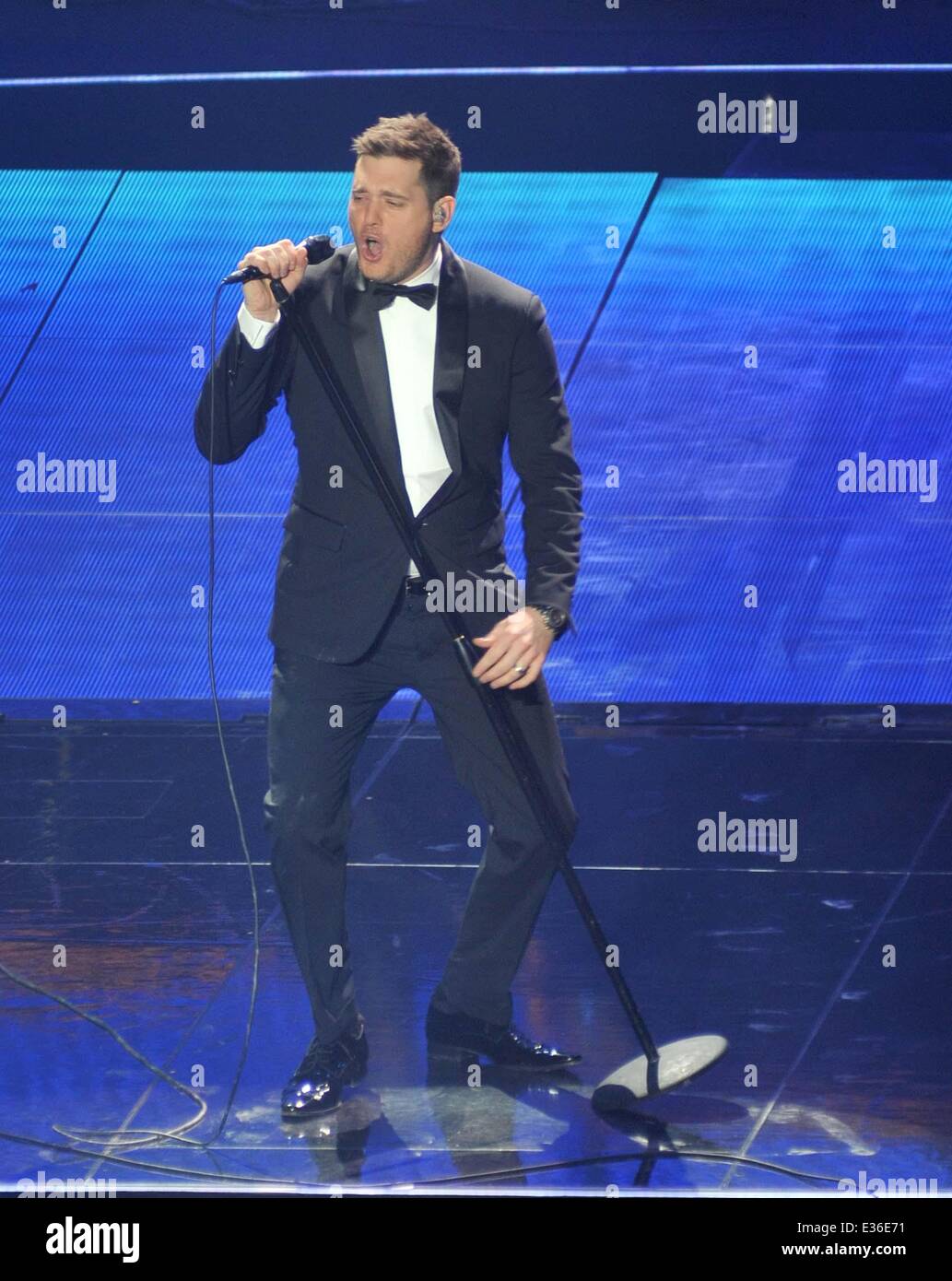 Michael Buble kicks off his tour with a five night sold out performance ...