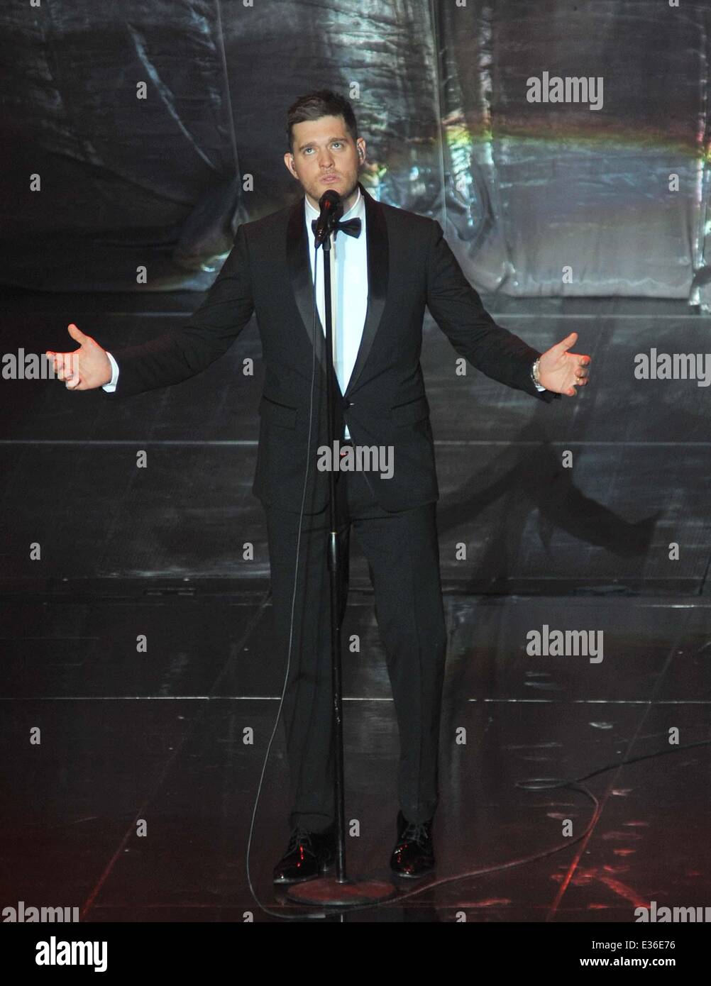 Michael Buble kicks off his tour with a five night sold out performance ...