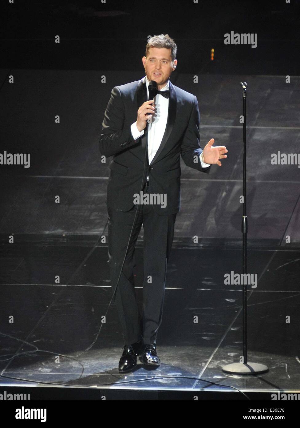 Michael Buble kicks off his tour with a five night sold out performance ...