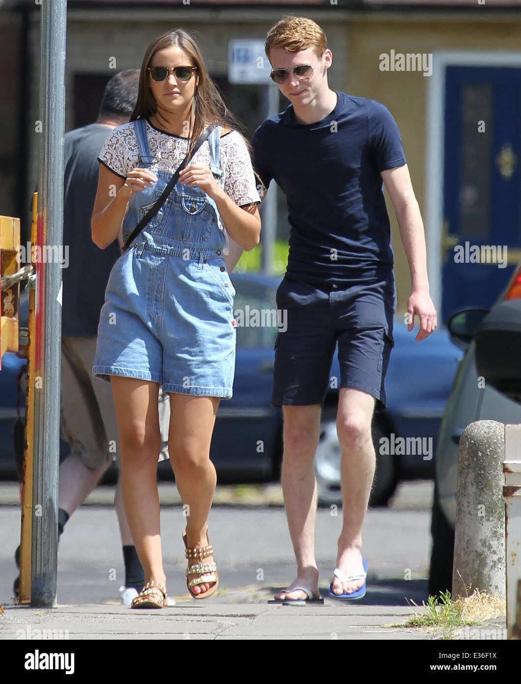 Blue jay talking hi-res stock photography and images - Alamy