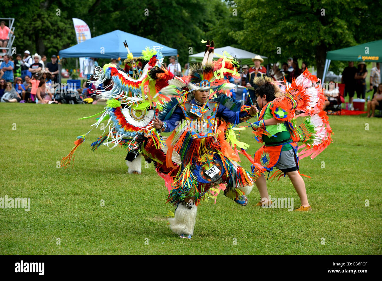 Aboriginal canadian dance hi-res stock photography and images - Alamy