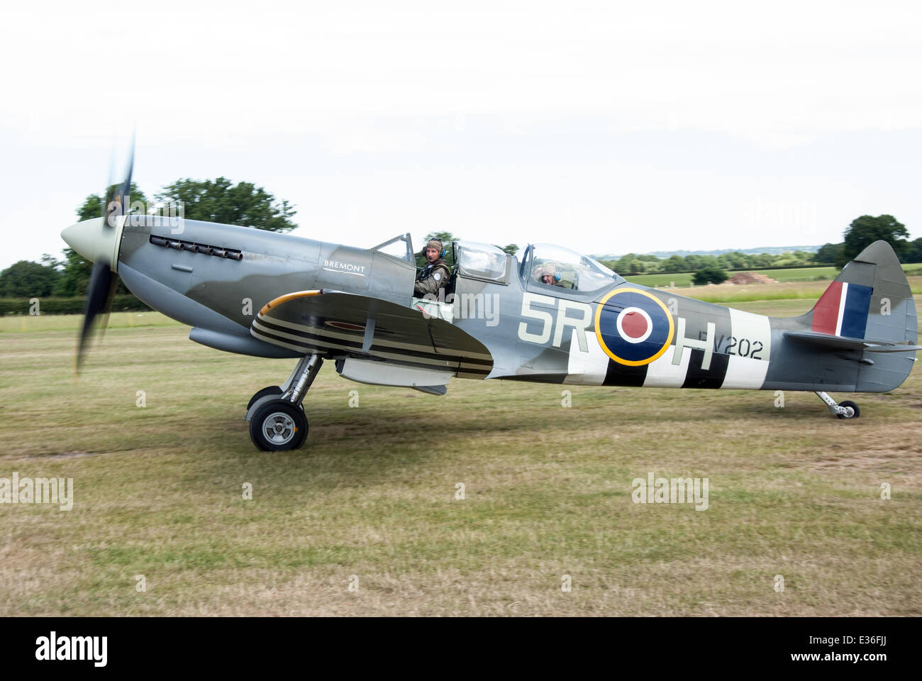 Headcorn spitfire hi-res stock photography and images - Alamy