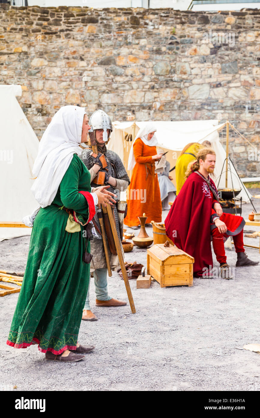 Medieval acting hi-res stock photography and images - Alamy