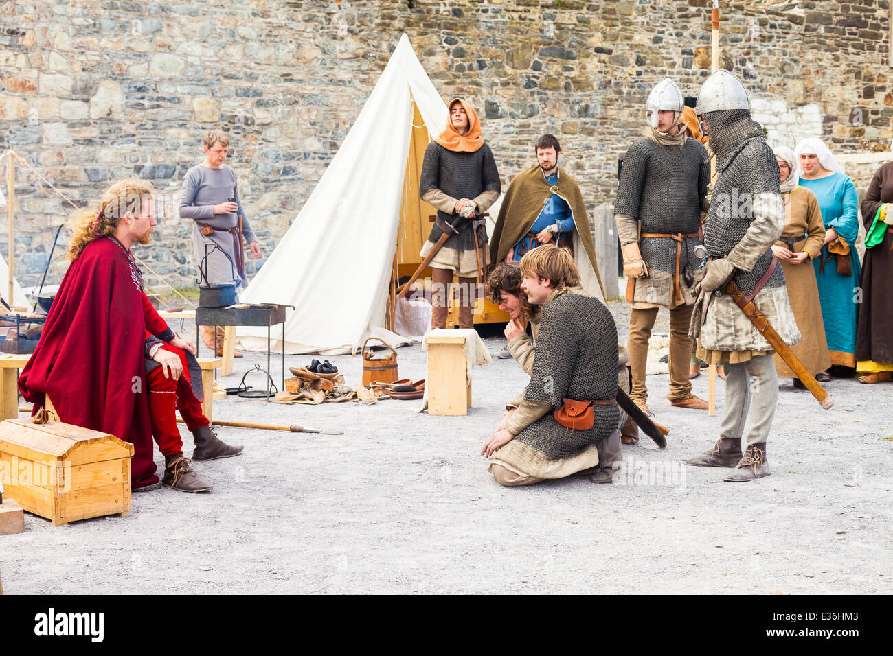 Medieval re enactment hi-res stock photography and images - Alamy