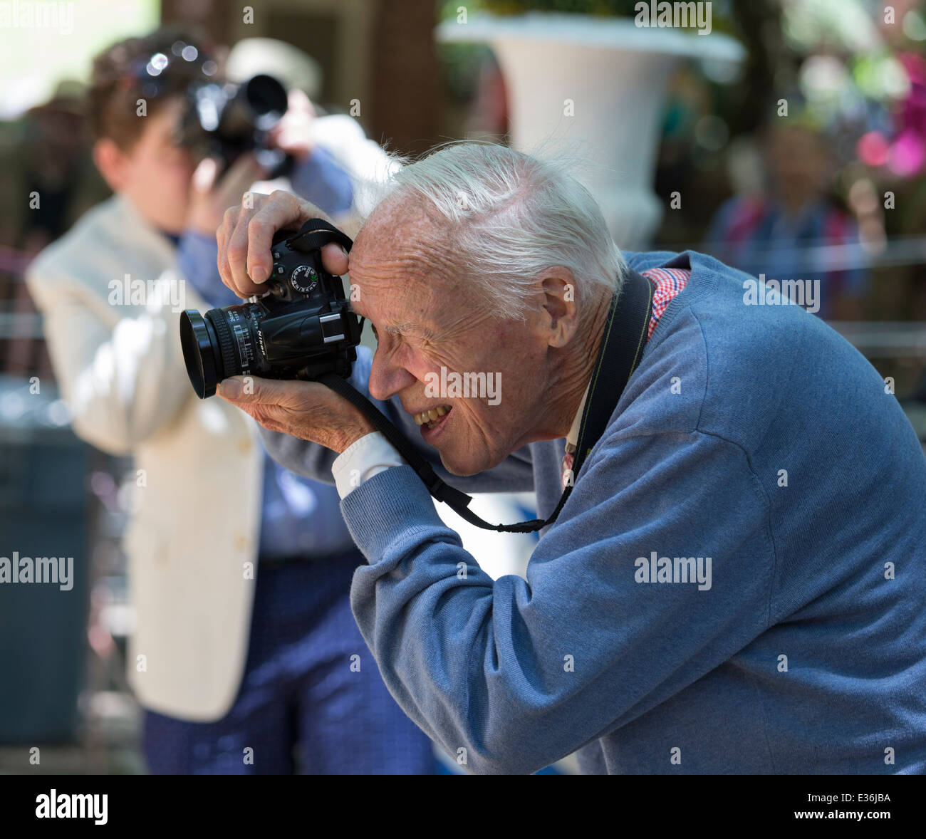 Why Did Bill Cunningham Always Wear A Blue Jacket? The Star Fashion ...