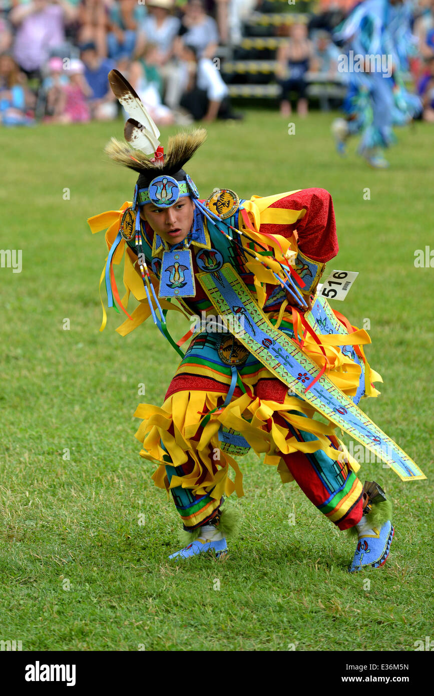 Native canadian traditional dress hi-res stock photography and images ...