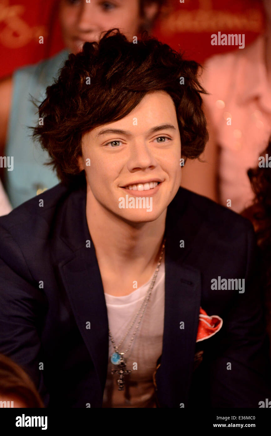 One Direction wax figures unveiled at Madame Tussauds in New York City ...