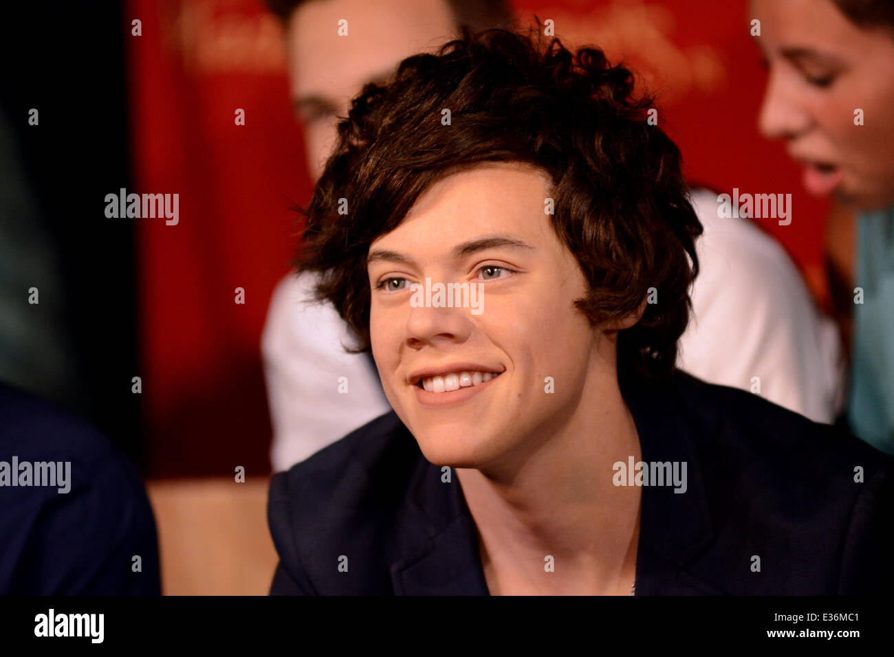 One Direction wax figures unveiled at Madame Tussauds in New York City ...