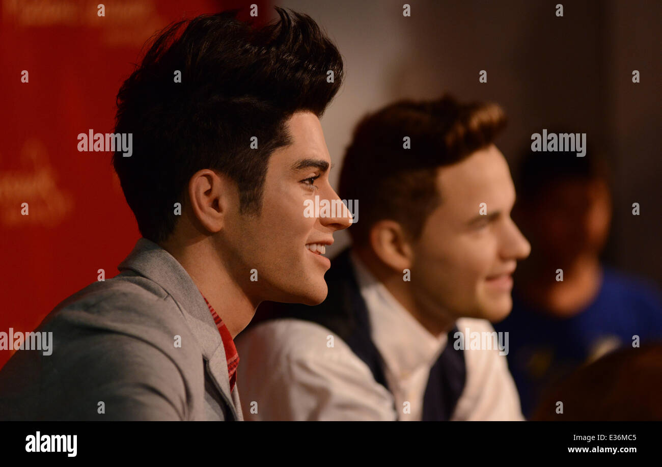 One Direction wax figures unveiled at Madame Tussauds in New York City ...