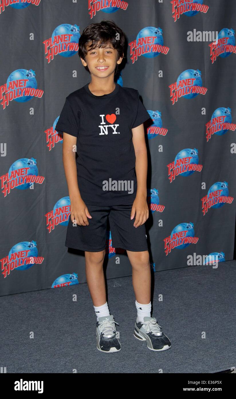 Cast members of the film 'Tio Papi' attend a photocall at Planet ...