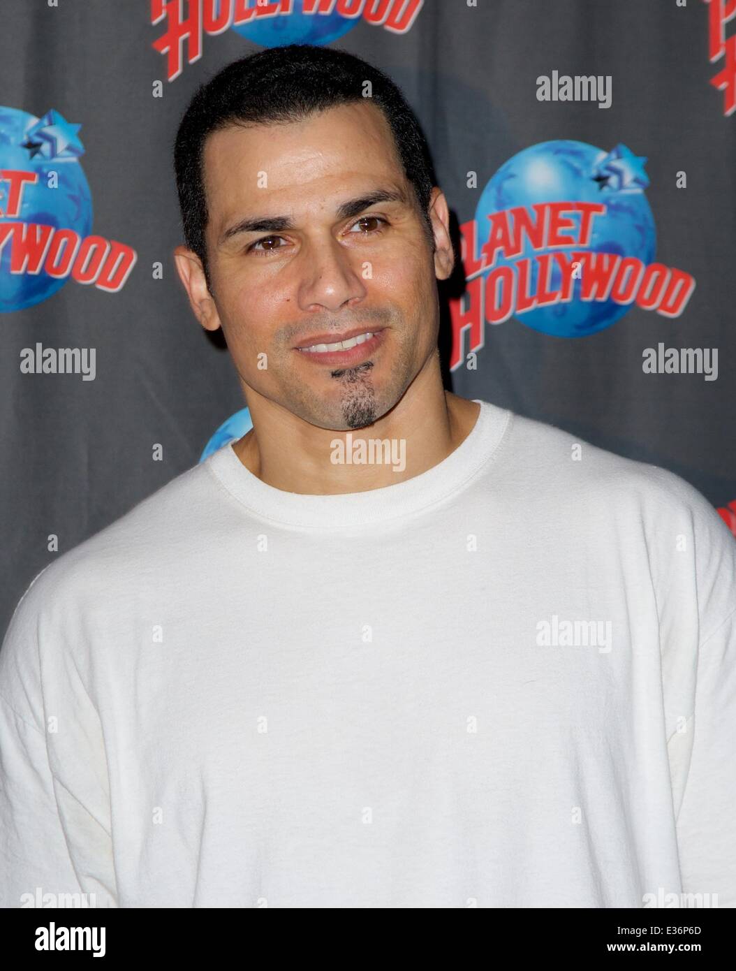 Cast members of the film 'Tio Papi' attend a photocall at Planet ...