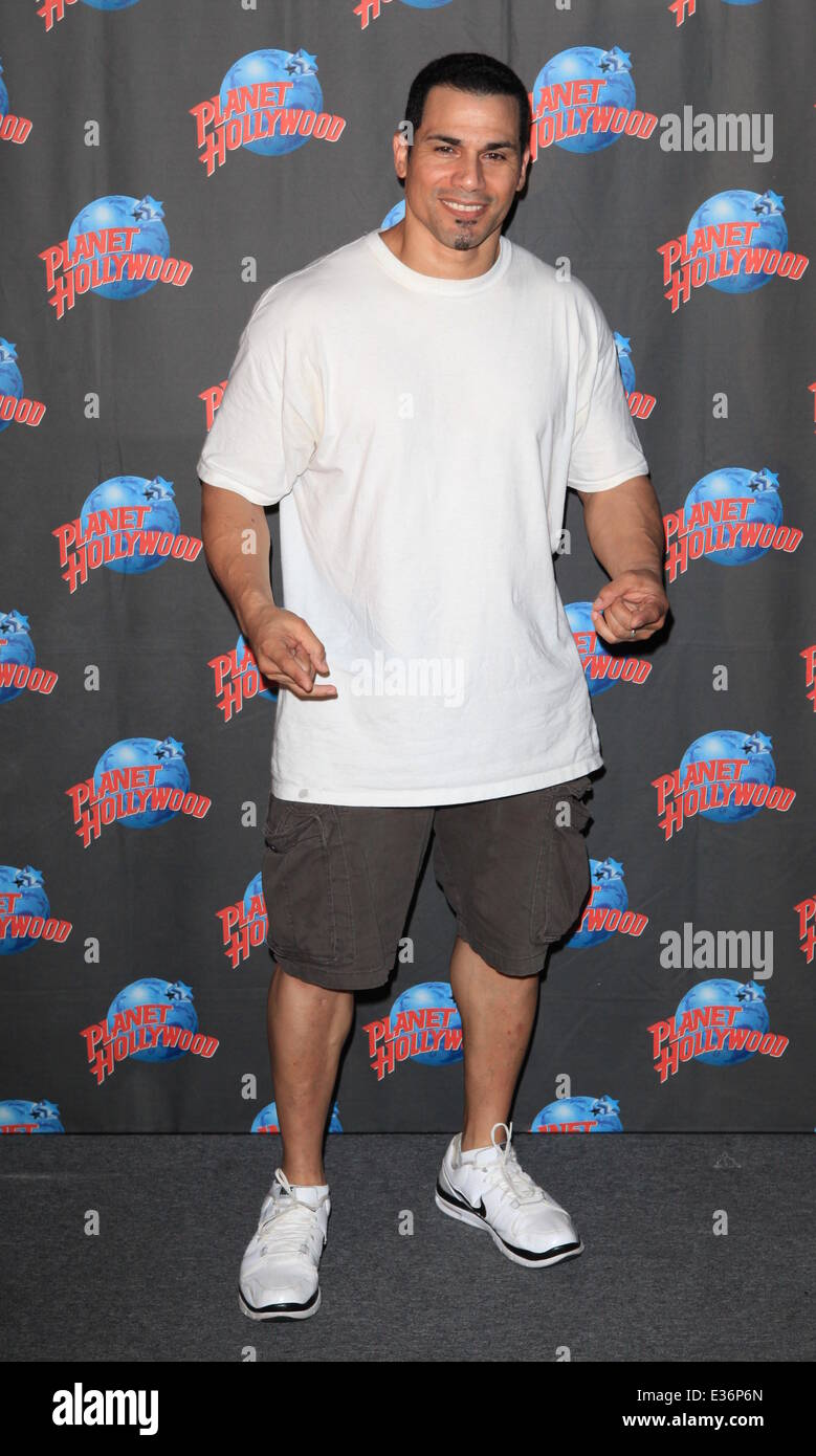 Cast members of the film 'Tio Papi' attend a photocall at Planet ...