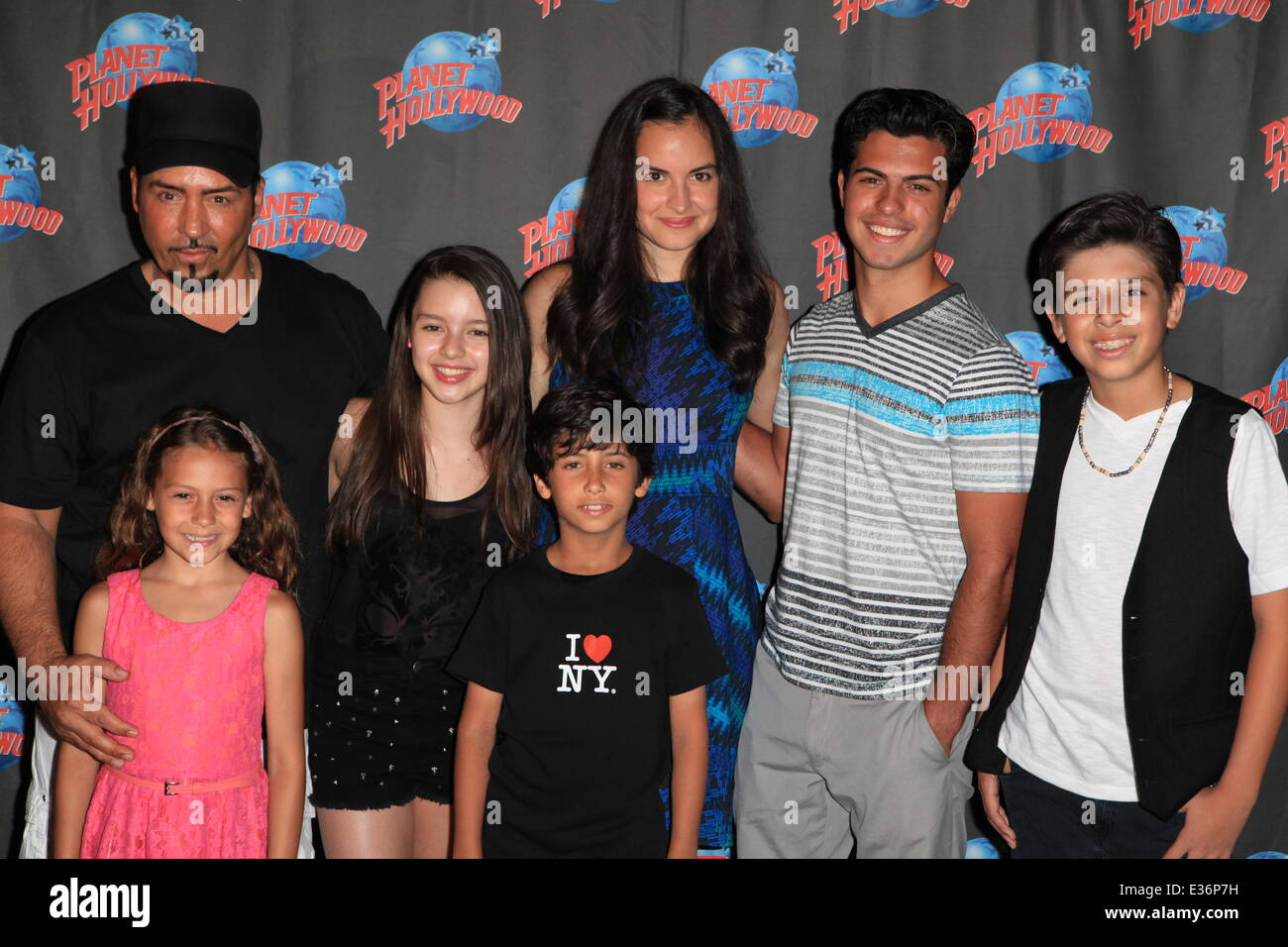 Cast members of the film 'Tio Papi' attend a photocall at Planet ...