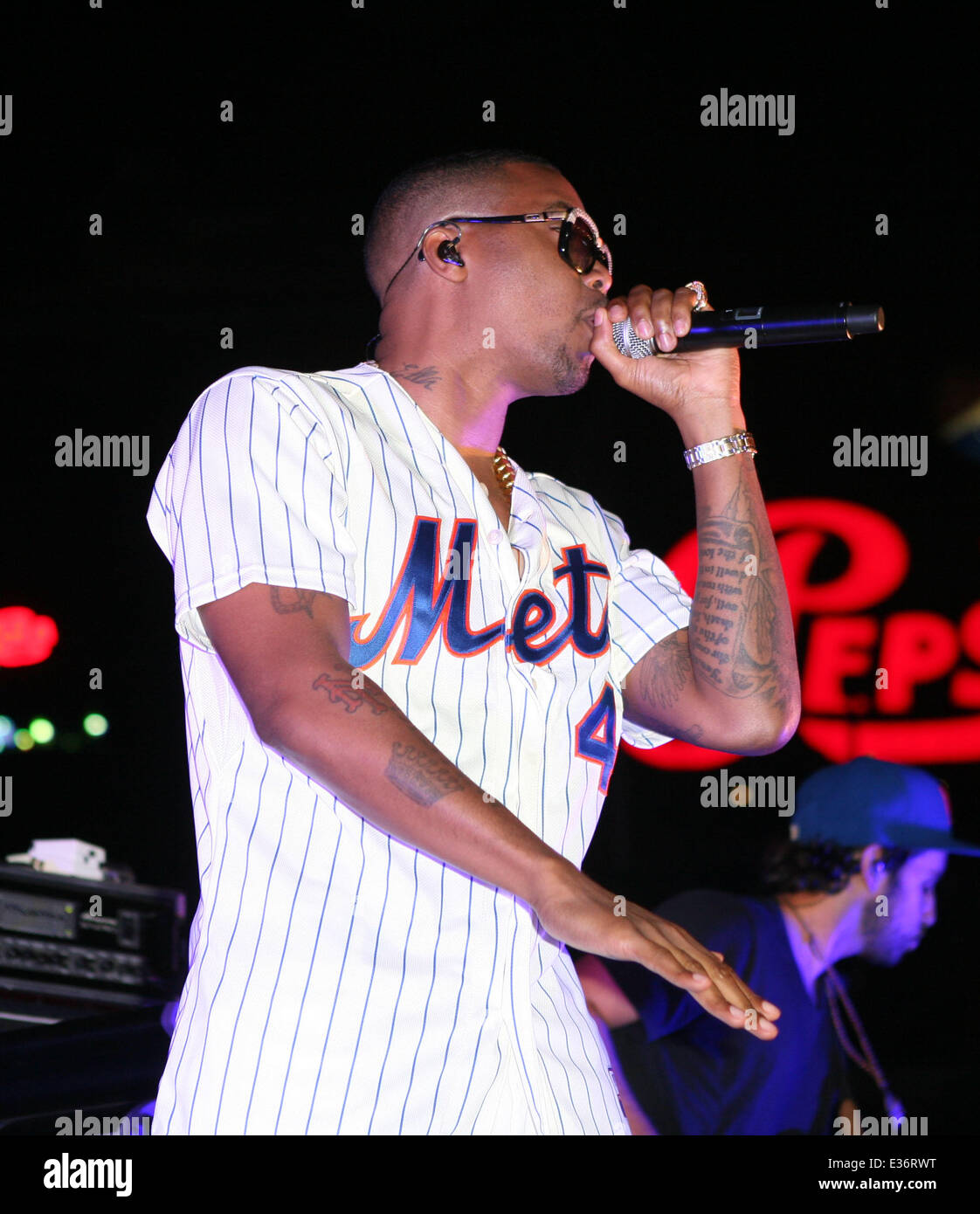 Nas performing new york mets hi-res stock photography and images - Alamy
