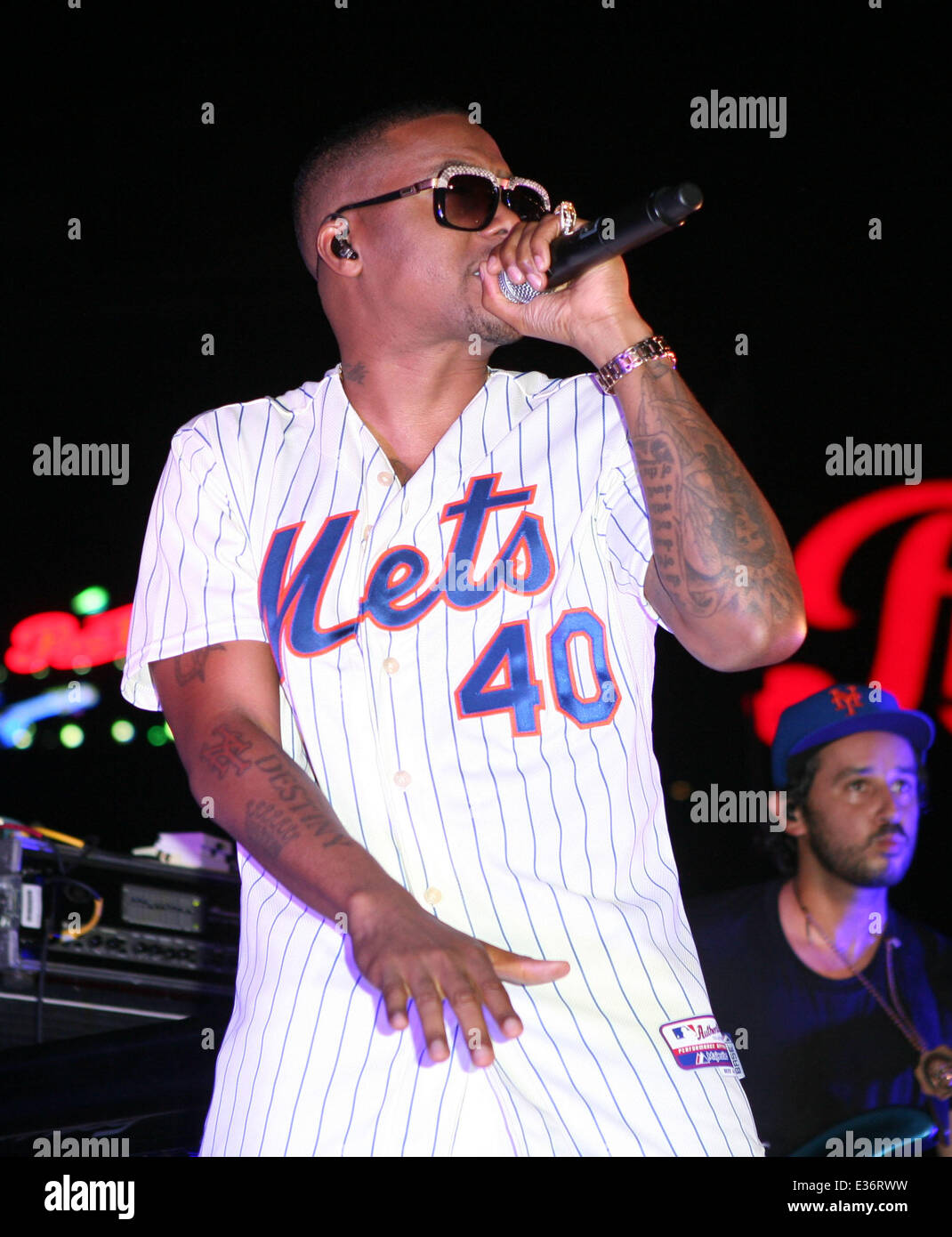 Nas performing new york mets hi-res stock photography and images - Alamy
