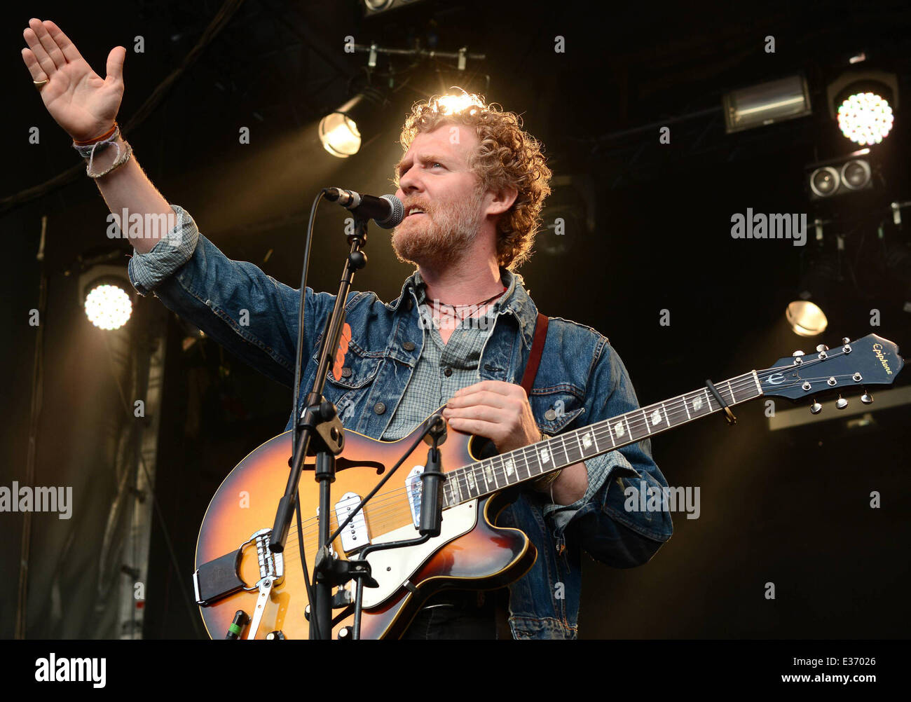 Glen hansard gig hi-res stock photography and images - Alamy