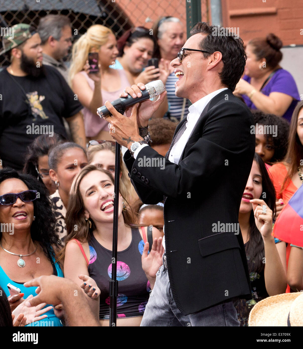 Vivir Mi Vida Music Video