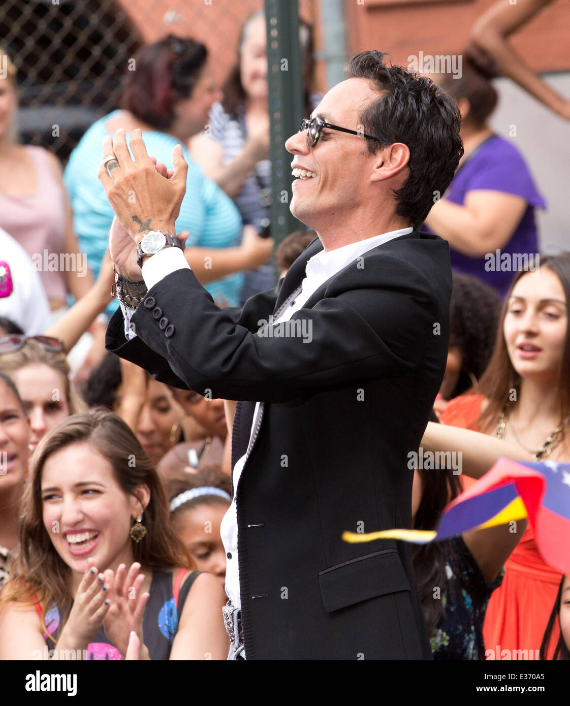 Marc Anthony films a music video for his new single 'Vivir Mi Vida ...
