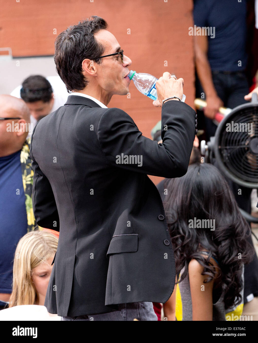 Marc Anthony films a music video for his new single 'Vivir Mi Vida ...