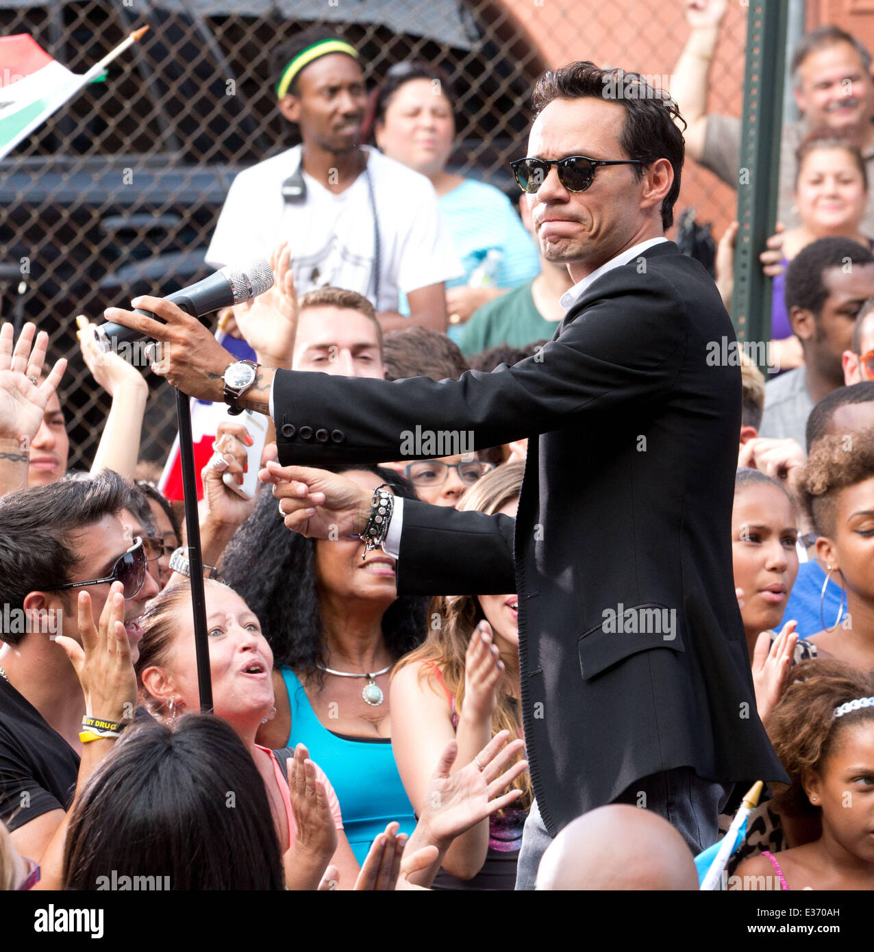 Marc Anthony films a music video for his new single 'Vivir Mi Vida ...