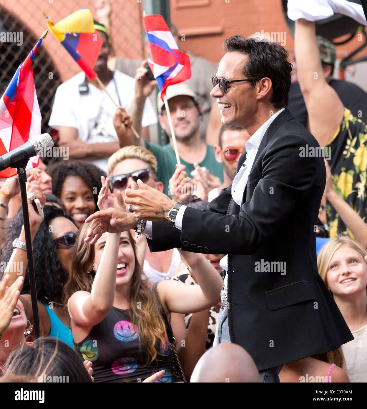 Marc Anthony films a music video for his new single 'Vivir Mi Vida ...