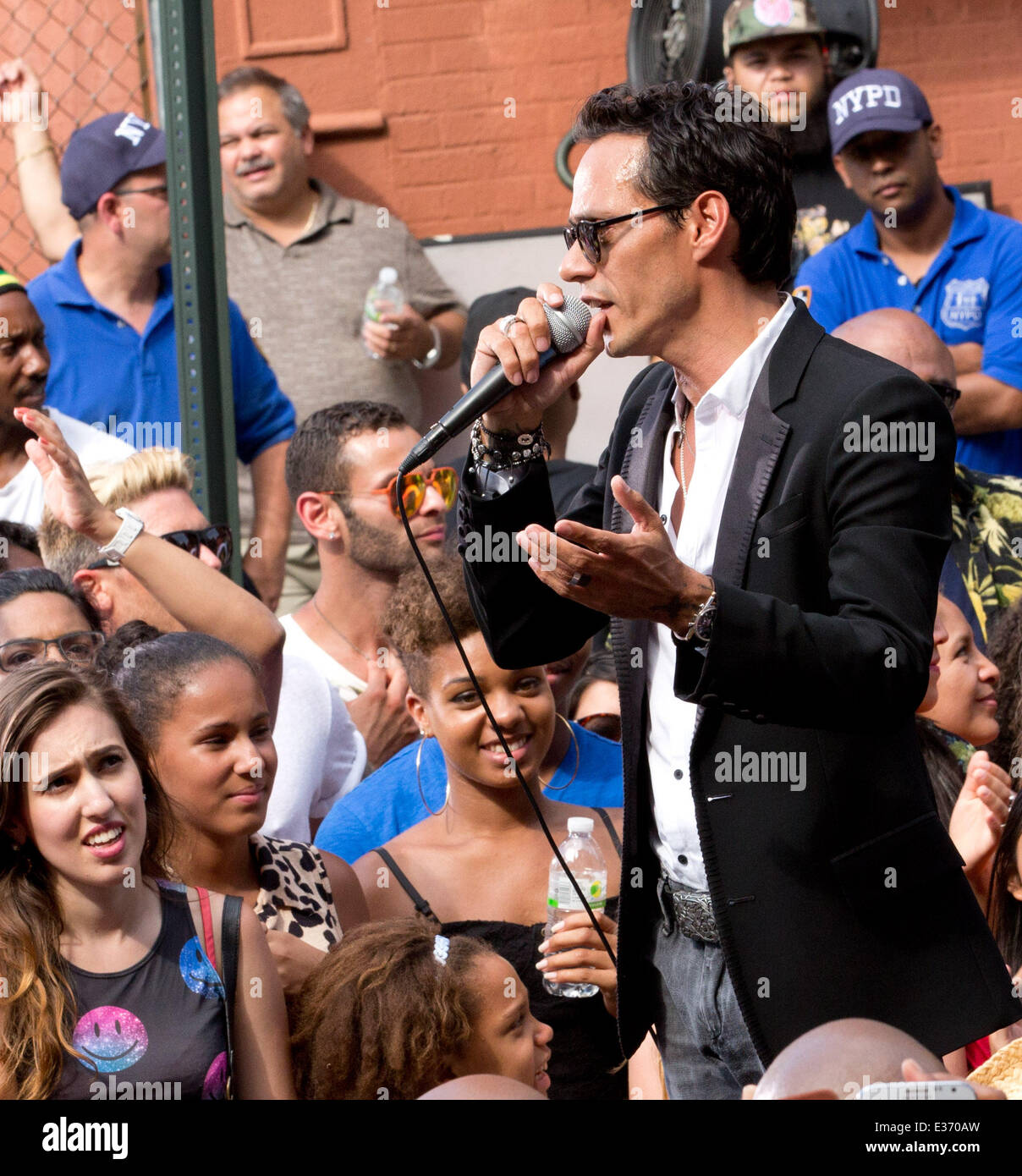 Marc Anthony films a music video for his new single 'Vivir Mi Vida ...