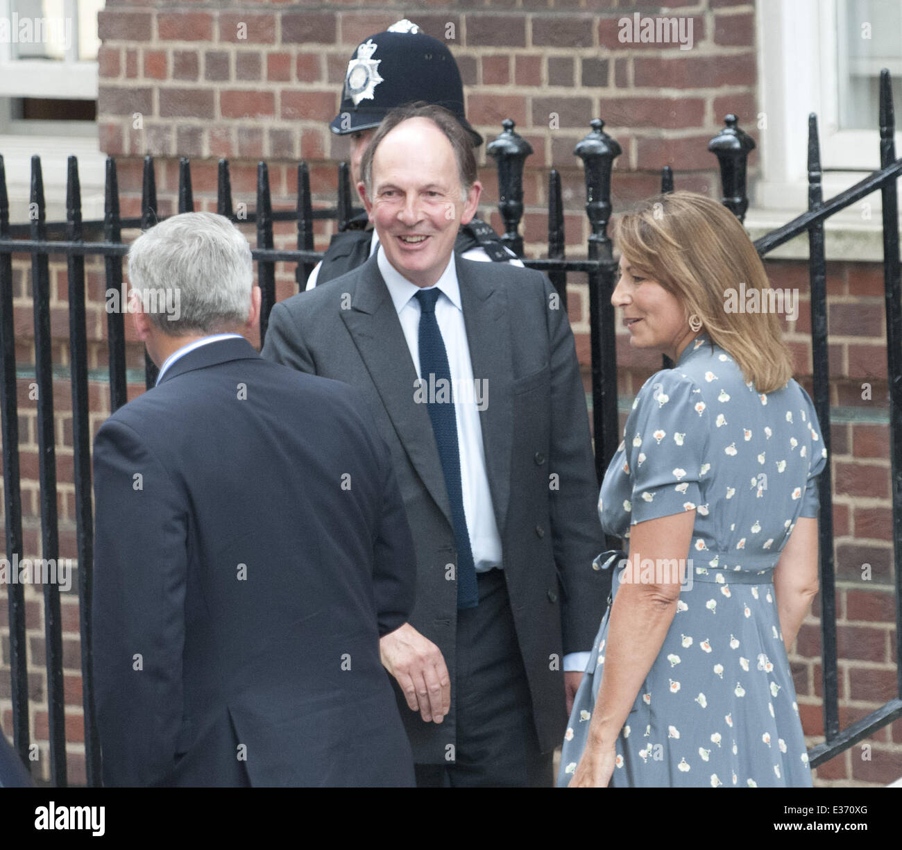 Guests arrive at The Lindo Wing at St Mary's Hospital where Prince ...
