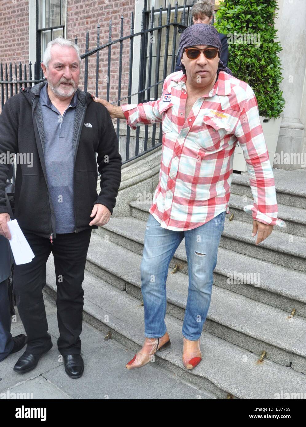Bruce Springsteen greets fans outside the posh Merrion Hotel Featuring ...