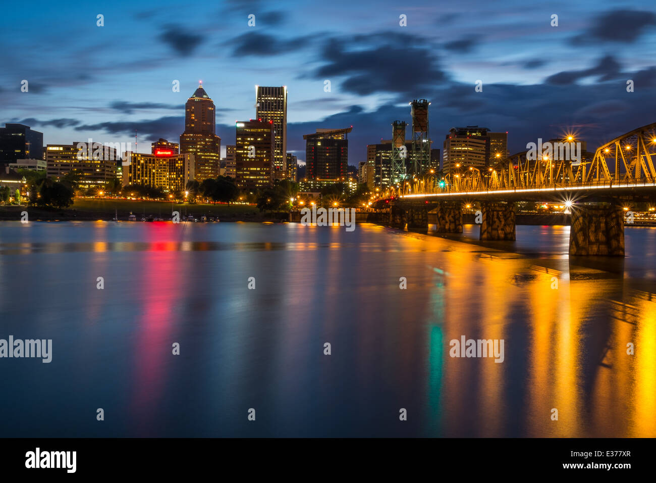 Portland oregon downtown hi-res stock photography and images - Alamy