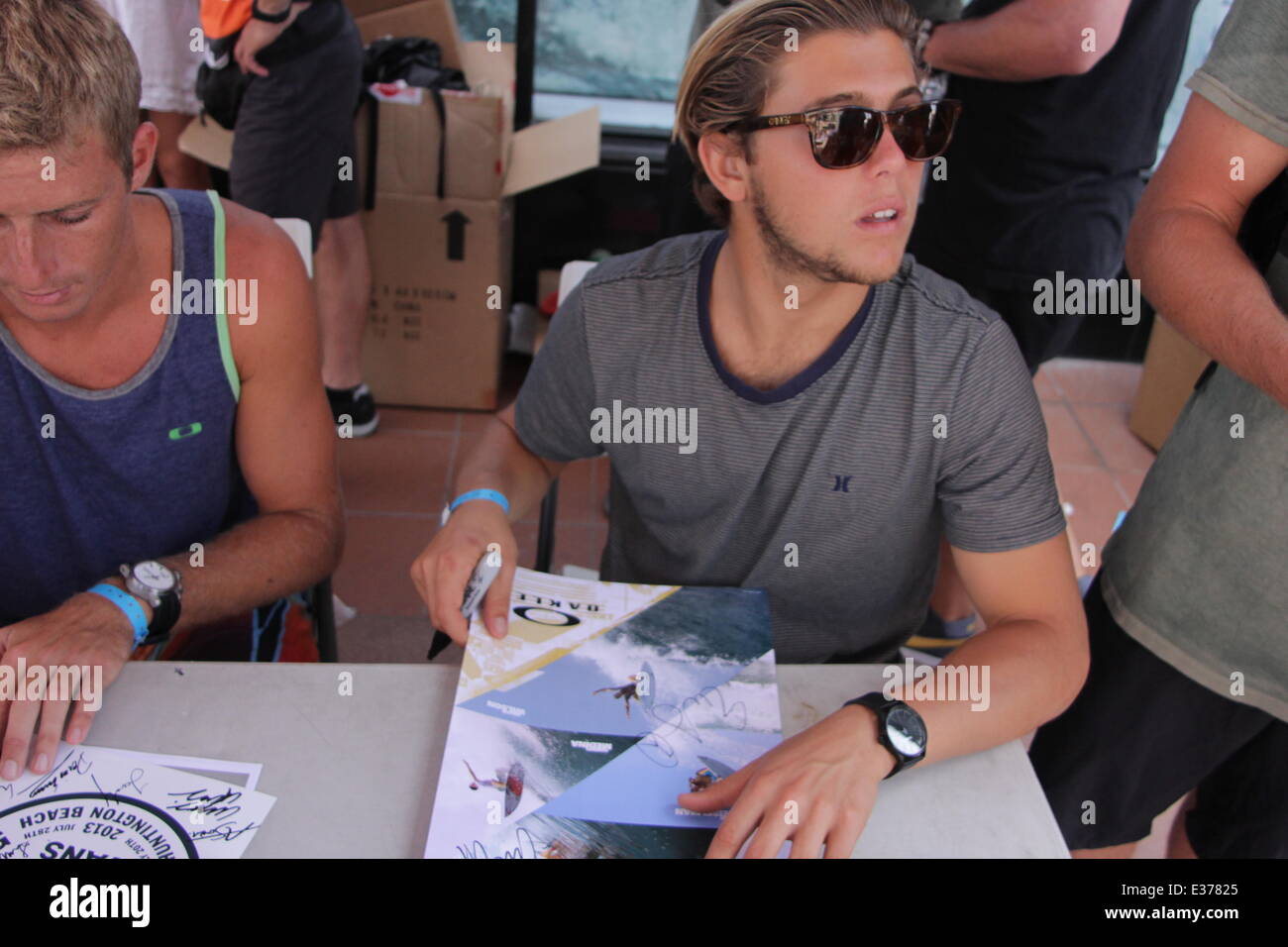 U.S. Open of Surfing 2013: signing and skate practice for the Van Doren ...