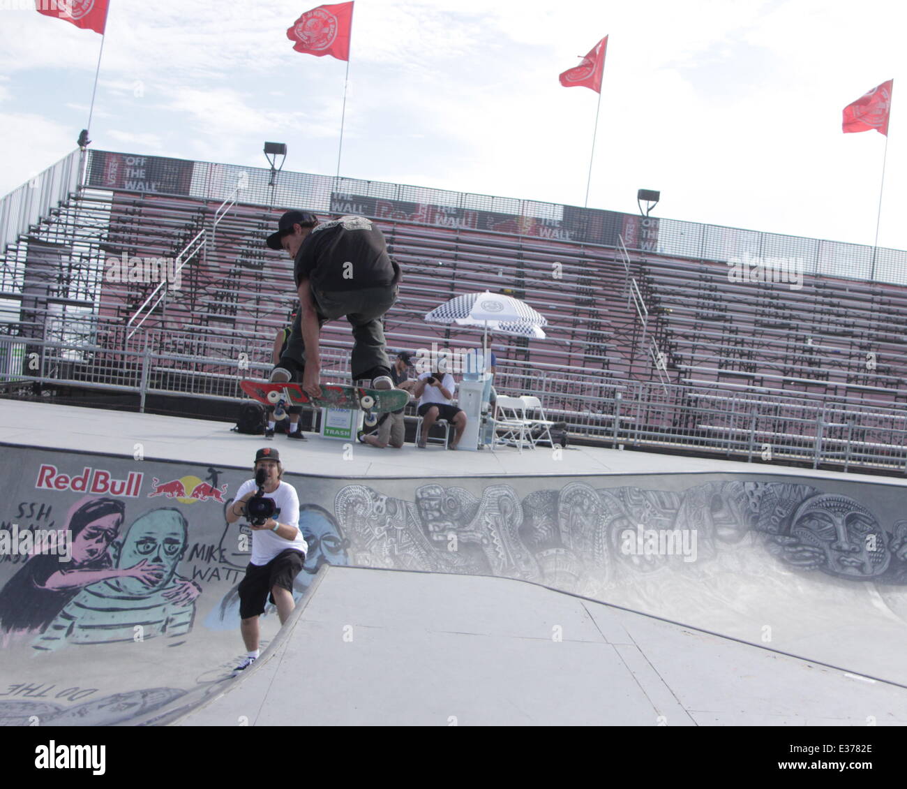 U.S. Open of Surfing 2013: signing and skate practice for the Van Doren ...