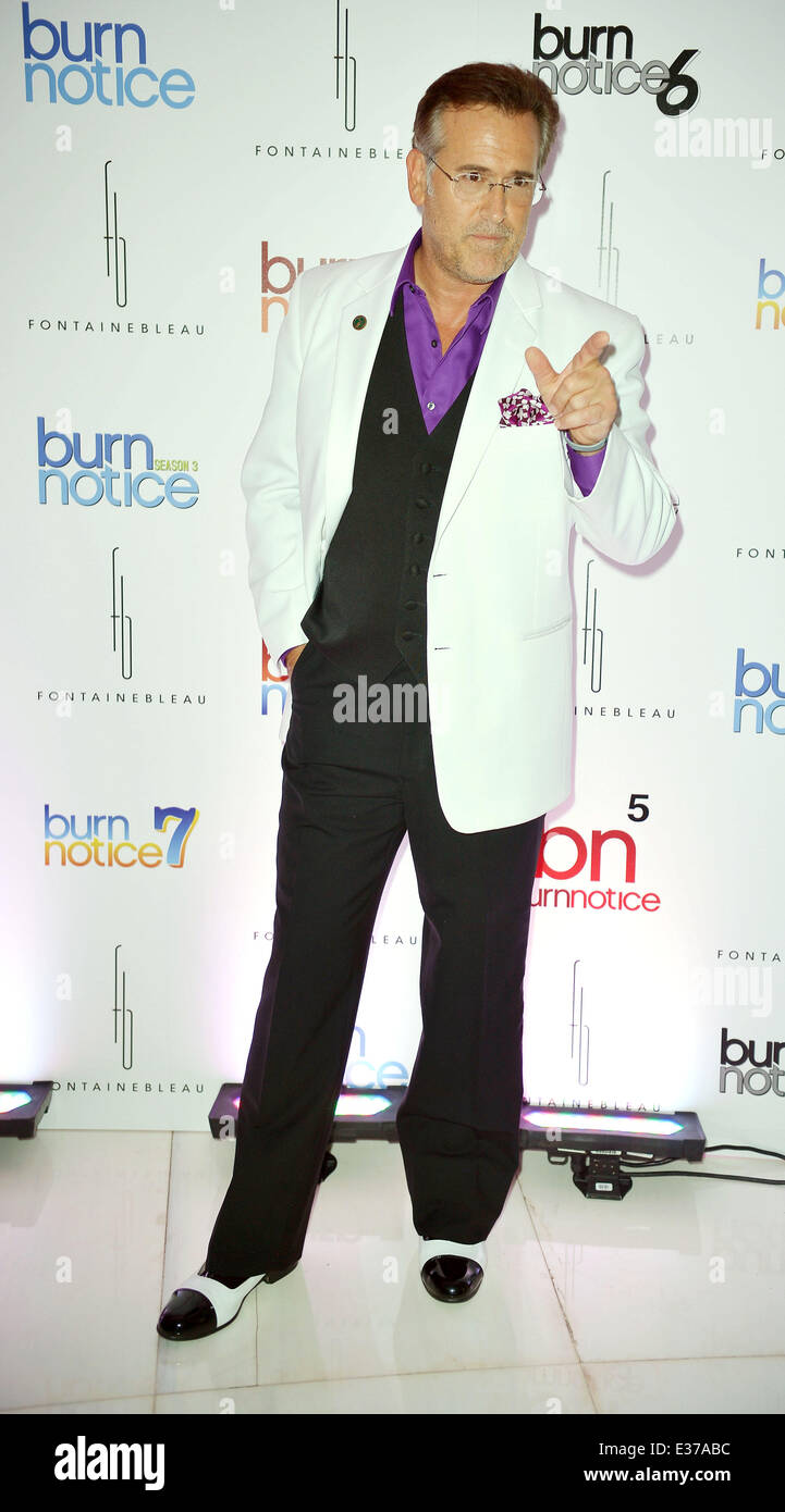 Burn notice bruce campbell hi-res stock photography and images - Alamy