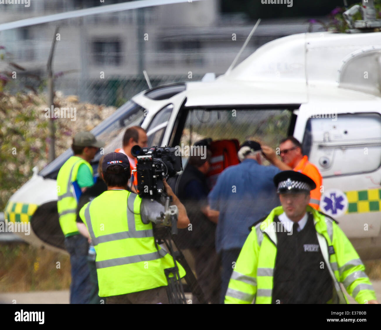 Steve McFadden (Phil Mitchell)and Daniel Coonan (Carl White) film a ...
