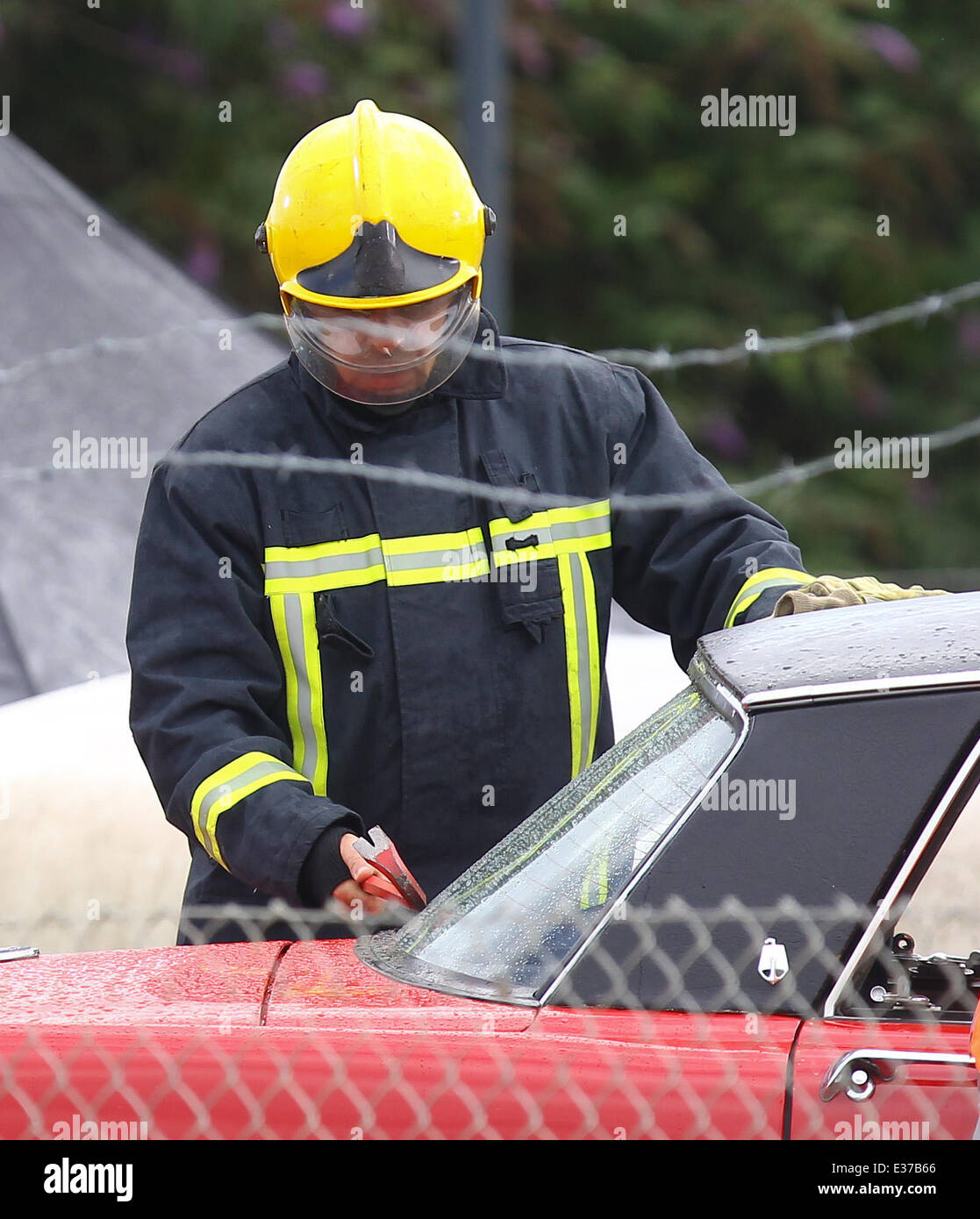 Steve McFadden (Phil Mitchell)and Daniel Coonan (Carl White) film a ...