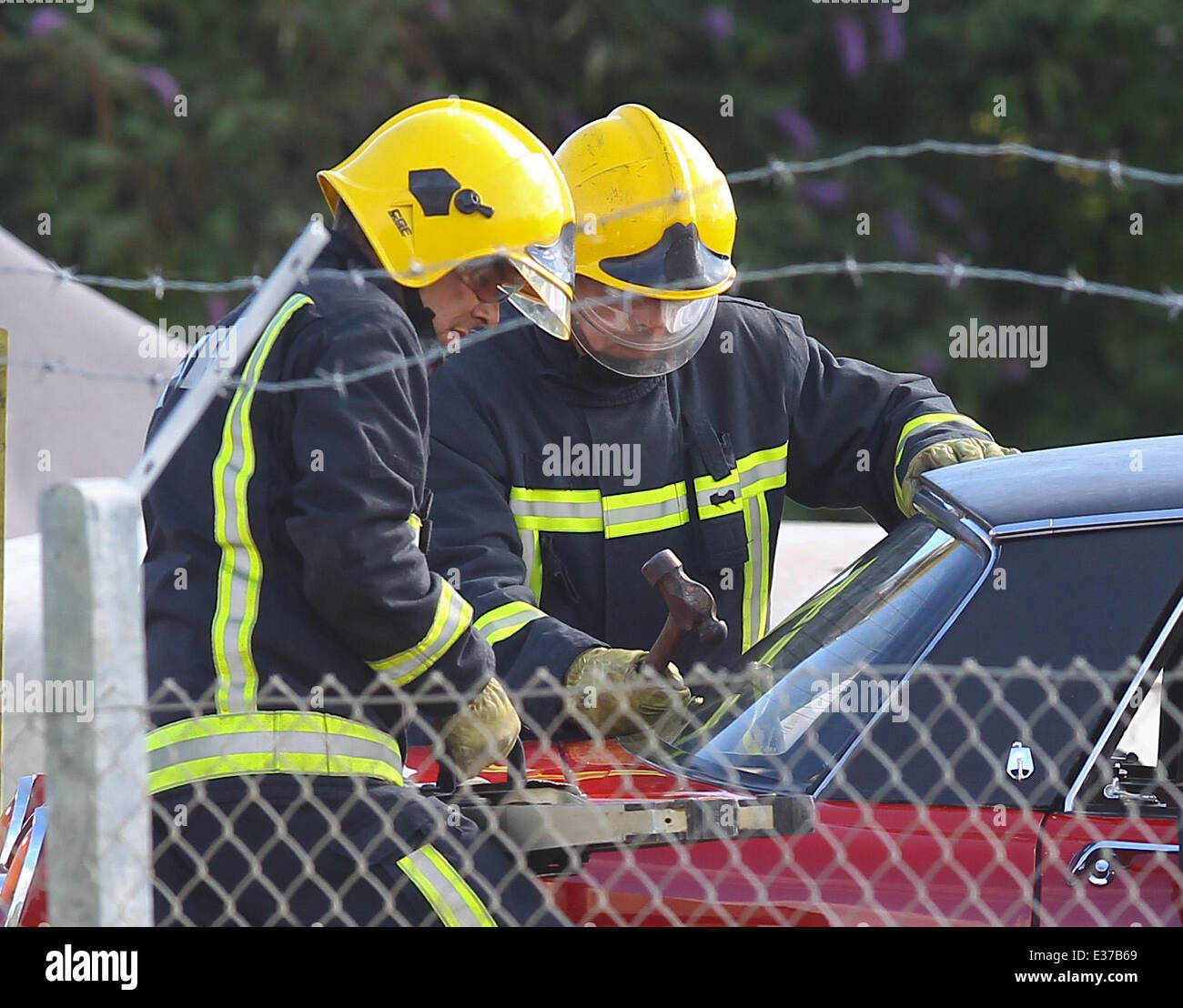 Steve McFadden (Phil Mitchell)and Daniel Coonan (Carl White) film a ...