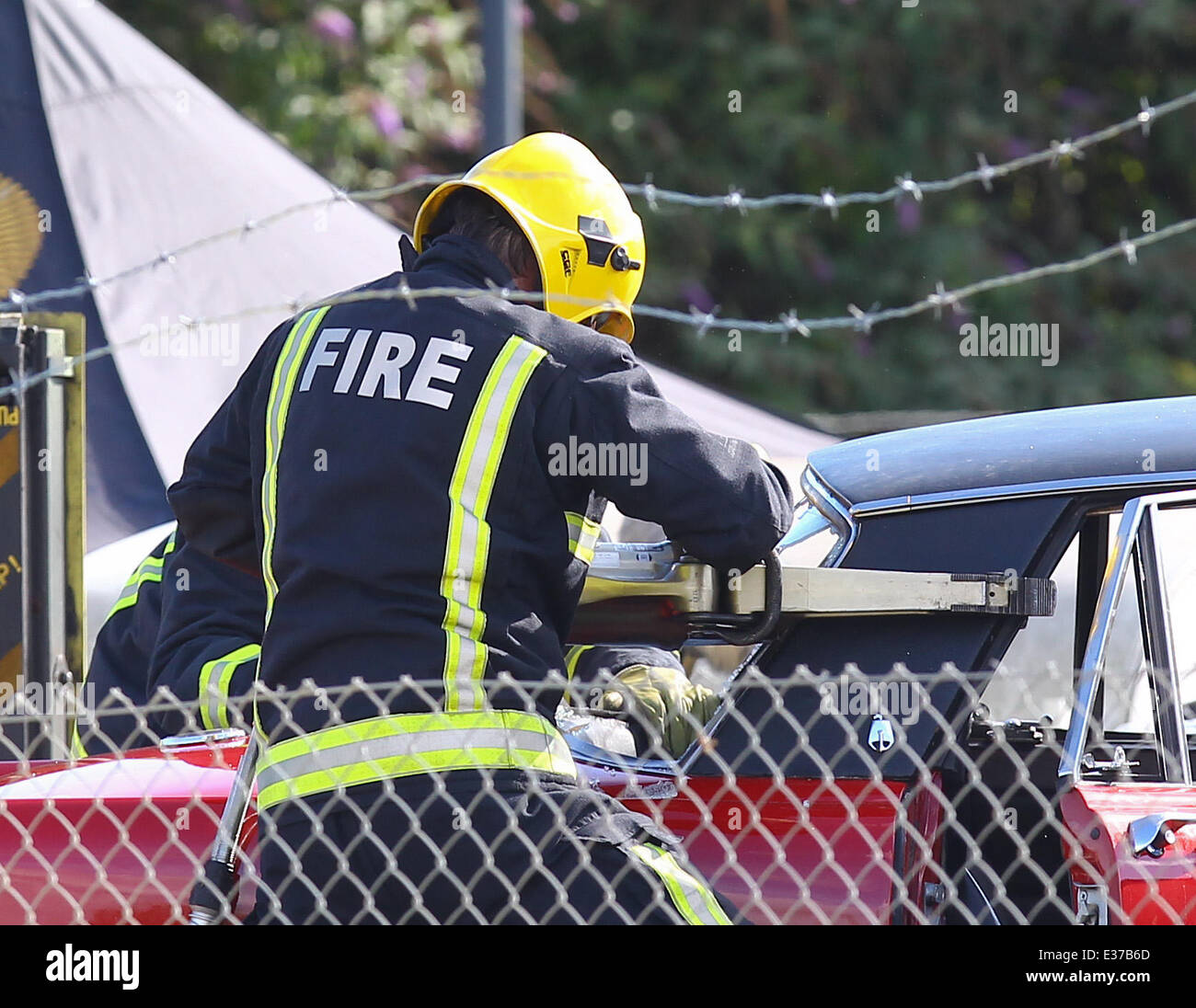 Steve McFadden (Phil Mitchell)and Daniel Coonan (Carl White) film a ...