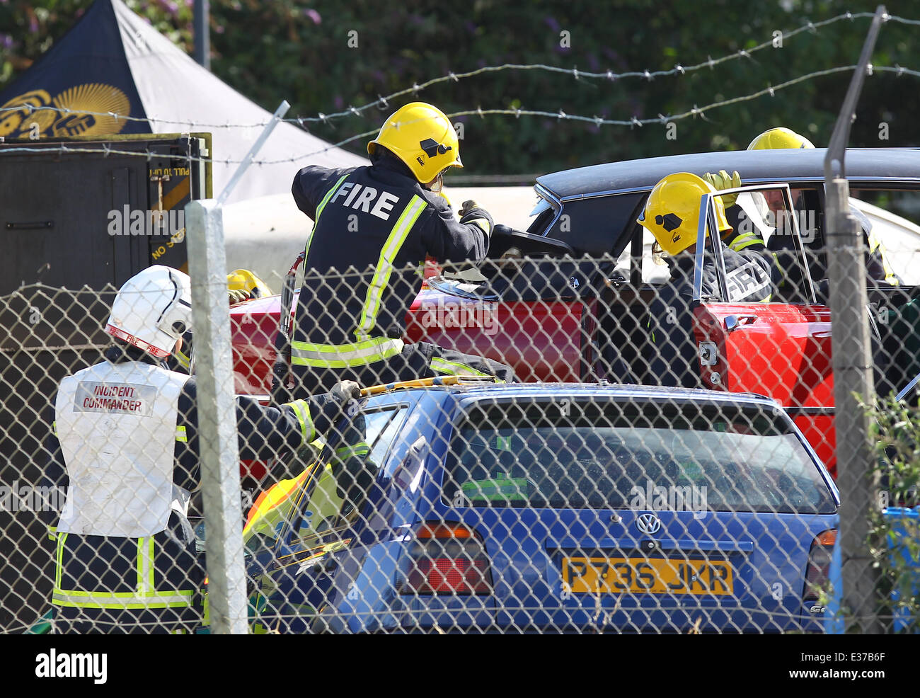 Steve McFadden (Phil Mitchell)and Daniel Coonan (Carl White) film a ...