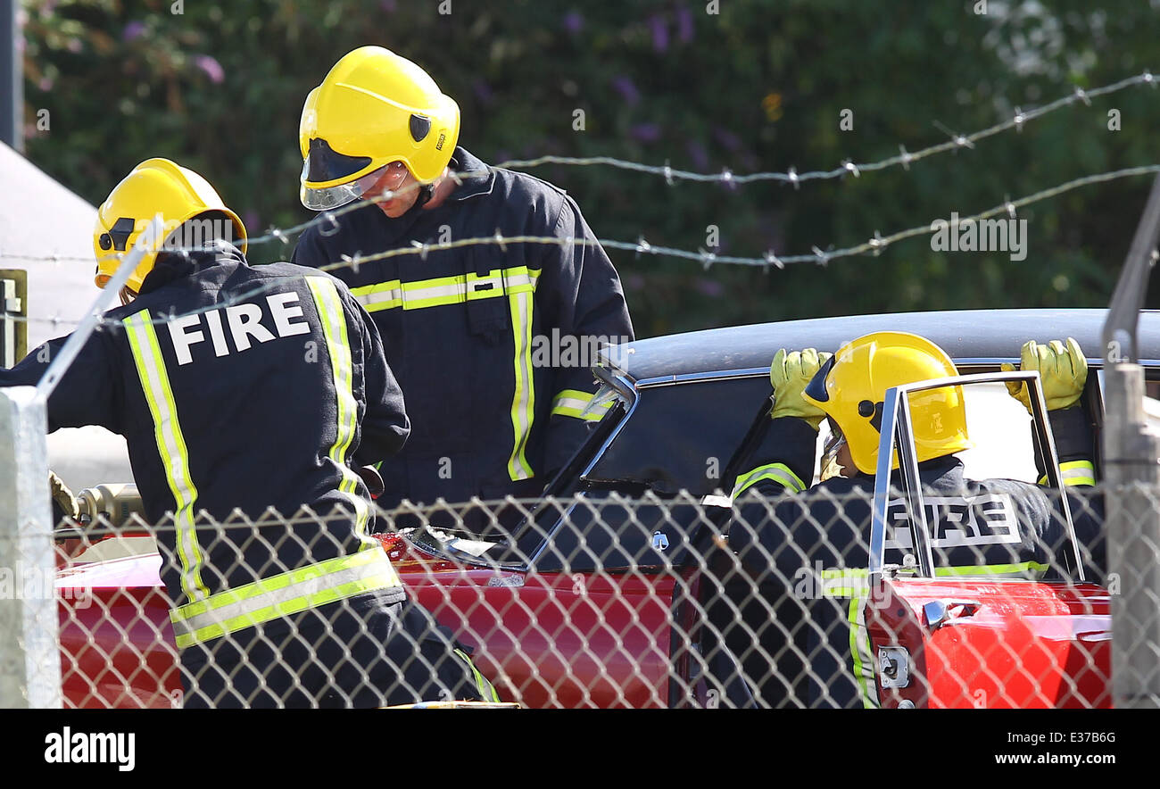 Steve McFadden (Phil Mitchell)and Daniel Coonan (Carl White) film a ...